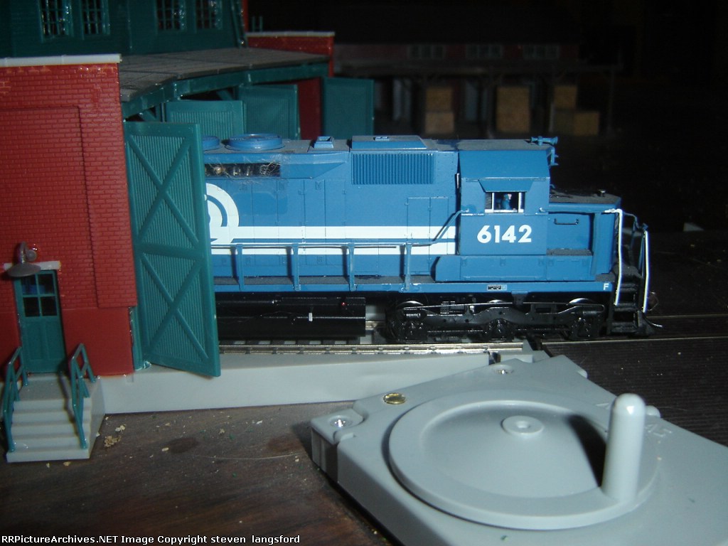 BACKING INTO THE ROUNDHOUSE